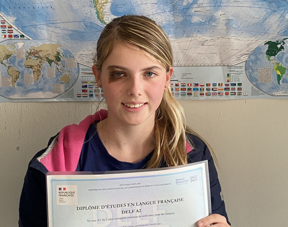 Lara Albrecht erwirbt international anerkanntes Französisch-Zertifikat ...